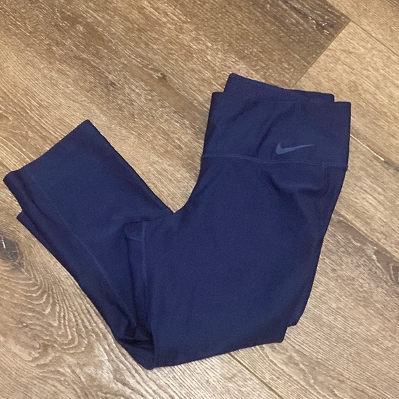 Nike | Pants & Jumpsuits | Nike Capri Leggings Small | Poshmark
